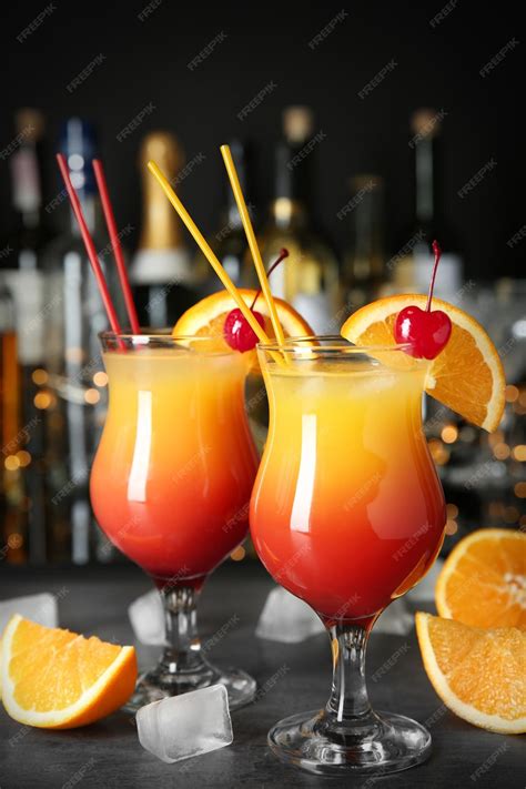 Premium Photo Bar Counter With Glasses Of Cocktail Sex On The Beach