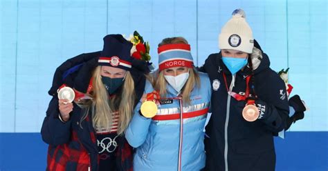 크로스컨트리 여자 30km 매스스타트 부문 시상식