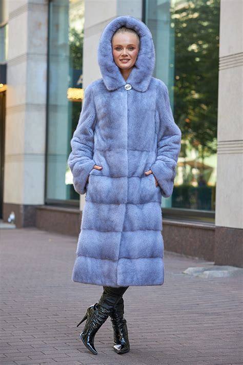 Шуба норковая Парижанка Сапфир с капюшоном Кировская Меховая фабрика