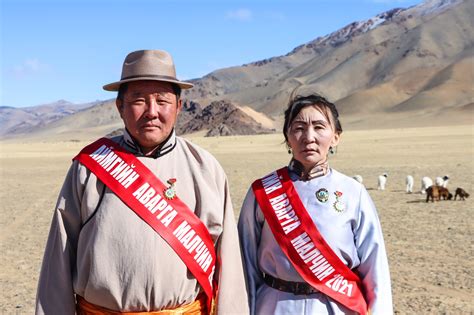 Цэцэг сумын Хажинга багийн малчин Чойсүрэнгийн Дүгэрсүрэн Аймгийн аварга малчин цол хүртэв