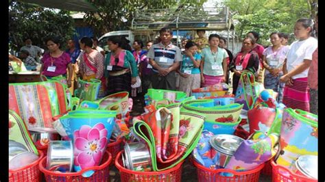 Dvb နမ္မတူမြို့နယ် မန်လီကျေးရွာက စစ်ဘေးမီးဘေးသင့် ပြည်သူများအတွက်ကူညီ