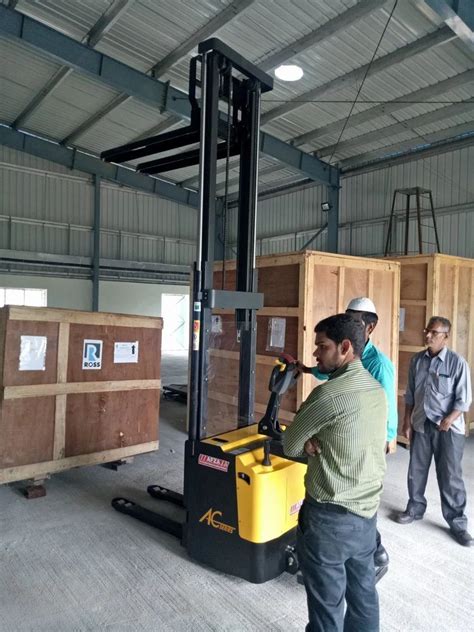 Pallet Stackers At Rs 485000 Piece पैलेट स्टेकर In Krishnagiri Id 2850963139873