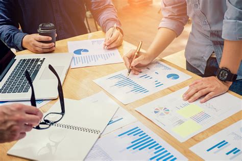 비즈니스 팀 동료 회의 계획 전략 분석 새로운 비즈니스 프로젝트를 논의 시작 Staff Meeting에 대한 스톡 사진 및 기타 이미지 Staff Meeting 계획