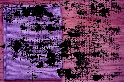 그런 지 울트라 보라색 엽서 샘플 무료 Copyspace 인사말 텍스트에 대 한 나무 테이블에 리넨 직물 표면 0명에 대한 스톡 사진 및 기타 이미지 Istock