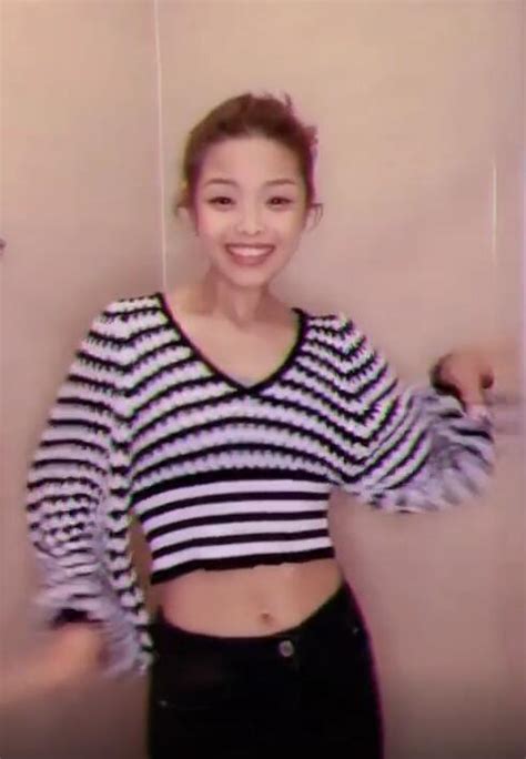 “莫小贝”王莎莎穿露脐装跳舞，秀马甲线小蛮腰，网友直呼有气质 搜狐大视野 搜狐新闻