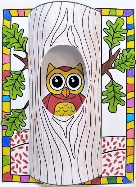 Сова в дупле дерева