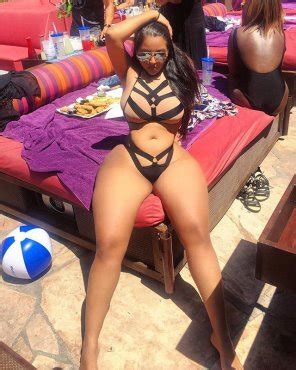 Ultra Thicc Porn Pic