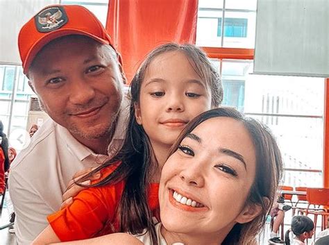 Unggah Foto Bareng Netizen Curiga Gading Marten Dan Gisel Rujuk