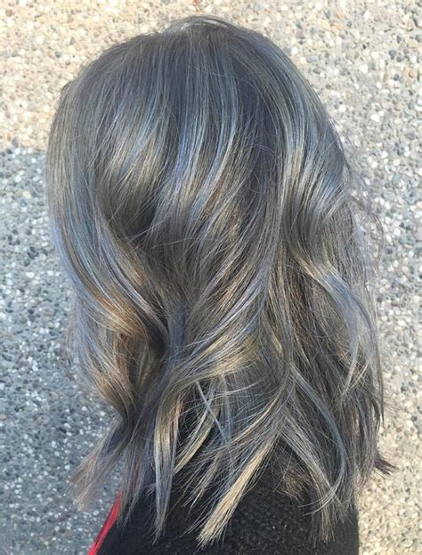 18 Ideas To Style A Grey Hair Look Pretty Designs