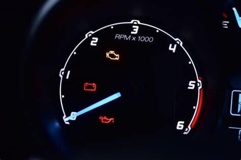 Лампа за налягане на маслото в двигателя какво да правите когато лампата мига в оранжево или