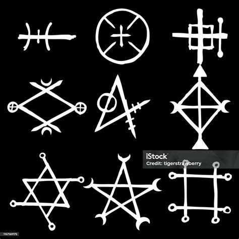 옛 북유럽 북유럽 룬 상상의 버전의 집합입니다 룬 알파벳 기호 Futhark 고대의 신비로운 상징 바이킹의 편지와 룬에서 영감을 얻었습니다 벡터 고대의에 대한 스톡 벡터