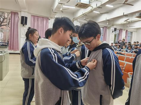 学院举行新团员入团仪式