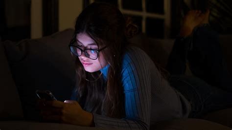 Understanding Streaming Addiction Unirav