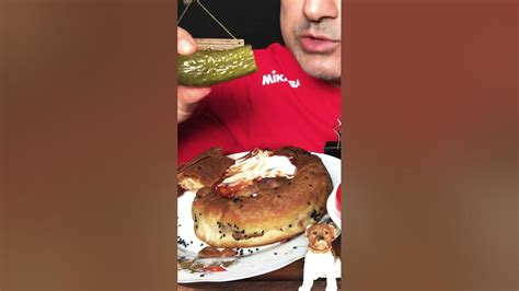 Сочный хрустящий и вкусный солёный огурец 🥒 Звуки еды АСМР короткоевидео Youtube