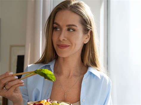 Хранене при слънчево затъмнение Зодии и астрология Woman Bg