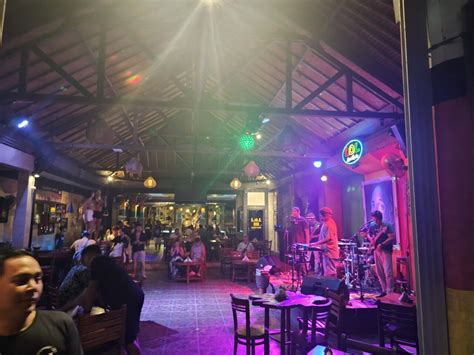 테이블 위에 올라가서 춤추고 난리남 ㅋㅋㅋㅋㅋ 주식 에펨코리아