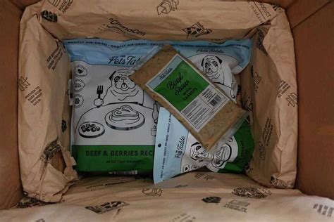 The Pets Table Vs Nom Nom Whats The Difference