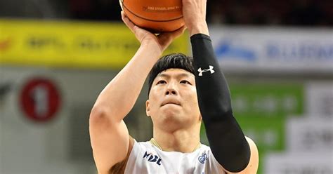 이정현 33점 Kcc 2차 연장 접전 끝에 Kgc 꺾고 3연패 탈출