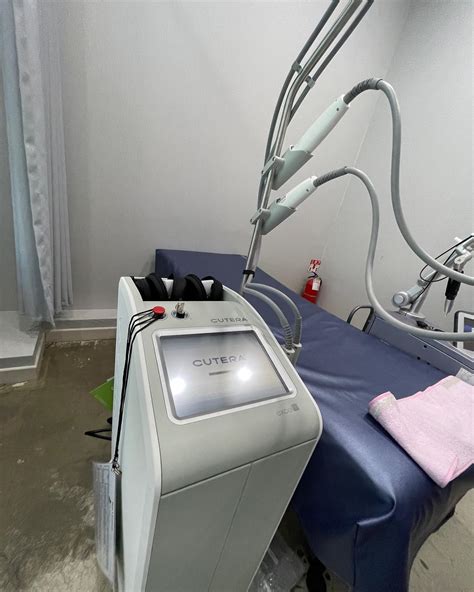 룩엣미클리닉 홍조 여드름 색소치료가 가능한 엑셀v레이저가 입고 되었습니다 문정피부과 엑셀브이 Facebook