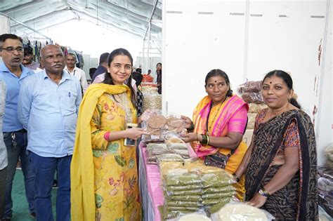 नाशिक कृषी व नव तेजस्विनी महोत्सव 2024 Dainik Lokmanthan दैनिक लोकमंथन