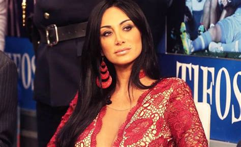 Marika Fruscio Un Seno Che Implode Boom Di Like E Commenti Foto