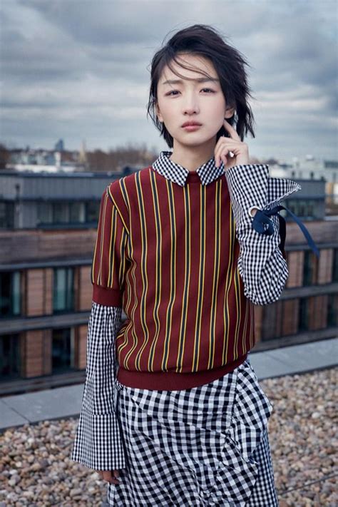 同为90后，周冬雨的时尚大片， 小黄鸭”变高级脸，美过了赵薇？ 知乎