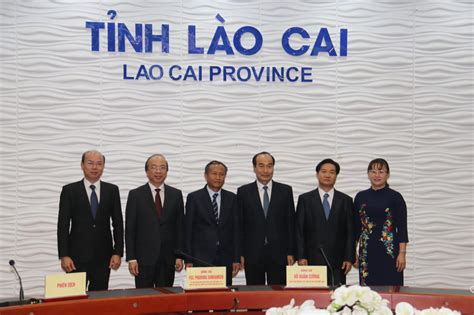 ຄະນະຜູ້ແທນກອງປະຊຸມສຳມະນາ 4 ຝ່າຍ ຢ້ຽມຂໍ່ານັບການນຳແຂວງລາວກາຍ ສສ ຫວຽດນາມ ສະຖາບັນການເມືອງ ແລະ