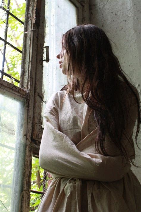 Девушка в смирительной рубашке Смирительная рубашка Старинные произведения искусства Женщина