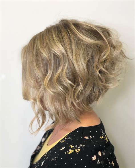 23 Stacked Inverted Bob Haircuts For Stylish Edgy Girls