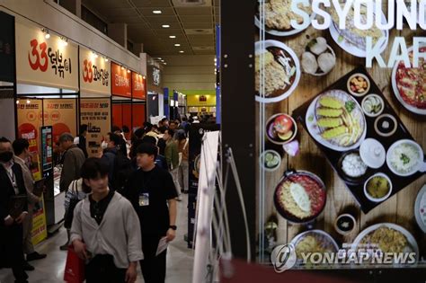 프랜차이즈 창업박람회 찾은 시민들 연합뉴스