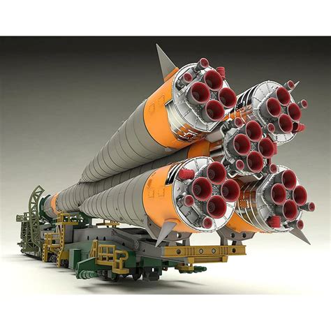 Soyuz Rocket And Transport Train 1 150 Scale Plastic Model Re Run