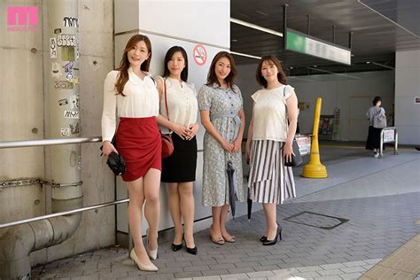 20年ぶりに集まったおばさんピンサロ同窓会 オクチオマ〇コの花びら大回転でチ〇ポしゃぶりまくりハメまくり無制限中出ししまくった一日 小早川怜子 翔田千里 山瀬美紀 葵百合香 エロ動画