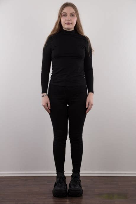 Dean First Timer Margarita Reveals Her Tattooed Body While Getting Naked