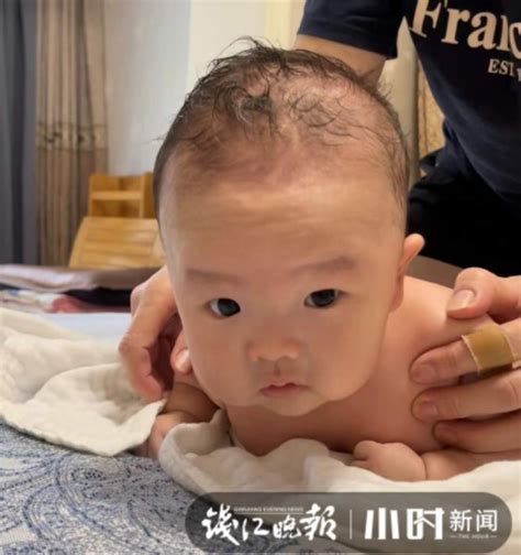 爸爸打呼噜有多烦？杭州4个月大宝宝，睡梦中一幕火了