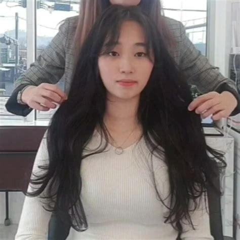 테일러테일러헤어살롱 이옥규원장입니다 사랑스러운 긴머리 디자인 엘리자벳펌 이에요 자연스럽고 굵은 웨이브와 우아한 느낌이 매력적인 엘리자벳펌은 앞머리의 릿지 큰