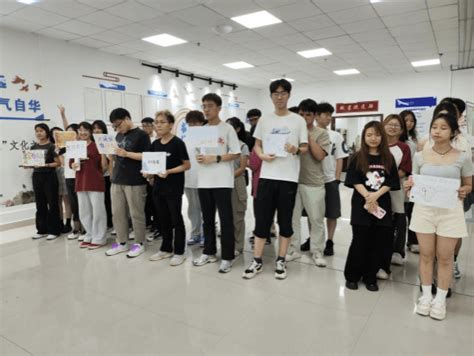 书库寻宝引爆书香热潮各学院英才揭秘宝藏 学风建设月双子湖文化之书库寻宝成功举行 图书馆