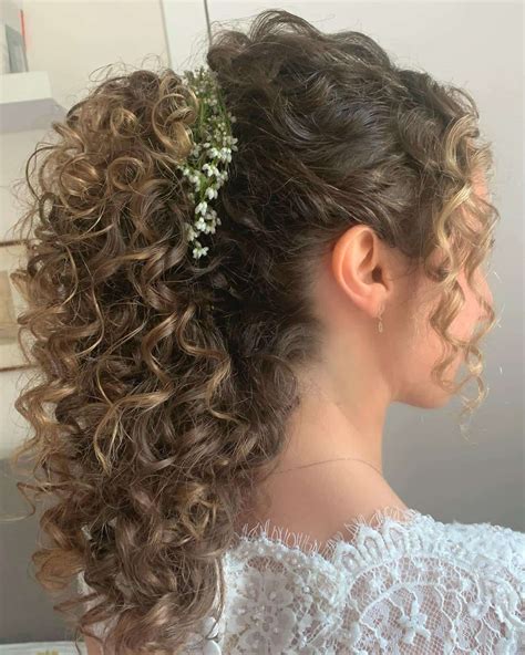 15 Stunning Prom Hairstyles For Curly Hair Trending In 2025