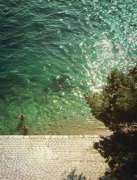 여름 해변 이미지 Midjourney 프롬프트 및 설정 보기 Oksuro