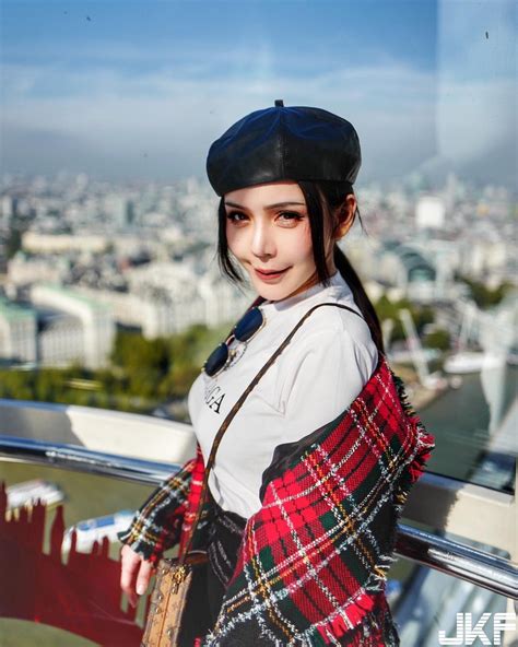 EV女孩氣質老闆娘深V比基尼展露天然木瓜奶火辣畫面讓所有紳士的目光都集中在這 EV扑克博客