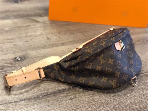 Louis Vuitton Fanny Pack Outfit