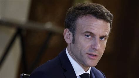 Mondial De Rugby E Macron Partage Une Bière Avec Léquipe De L