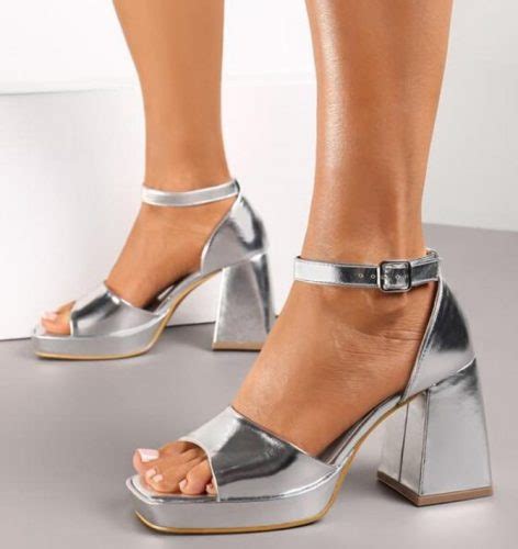 Модная обувь цвета металлик 2023