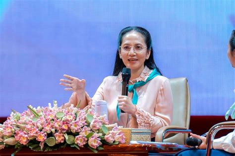 លោកស្រី ពេជ ចន្ទមុន្នី៖ ស្ត្រី ជាស្នូលនៃការអភិវឌ្ឍសេដ្ឋកិច្ច សង្គមប្រកប ដោយ ចីរភាព