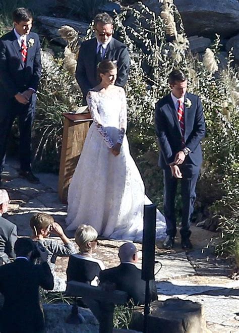 Wedding Bliss Allison Williams Is Now Married To Ricky Van Veen See