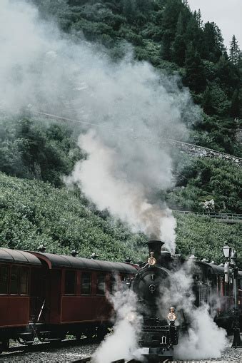 스위스 알프스에서 구식 증기 기관차 0명에 대한 스톡 사진 및 기타 이미지 0명 객차 경관 Istock