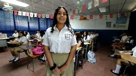 Alexandra Y César Son Ejemplo En El Cumplimiento De Las Medidas