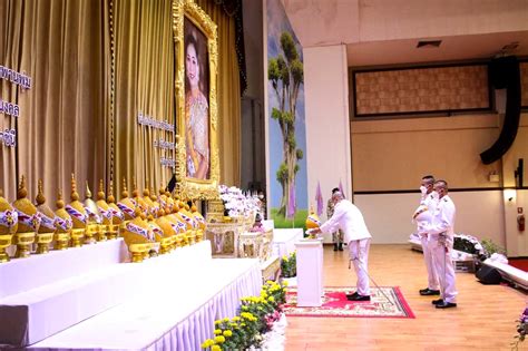 พิธีถวายเครื่องราชสักการะ วางพานพุ่มและพิธีจุดเทียนถวายพระพรชัยมงคล พันโท ปนิธิ ศรีจิวังษา ผู้