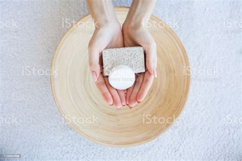수 제 비누 테두리입니다 스파 제품입니다 건강 제품과 화장품입니다 흰색 바탕에 스파 트리 트 먼 트 비누에 대 한 일 재료 깨끗한에 대한 스톡 사진 및 기타 이미지 Istock