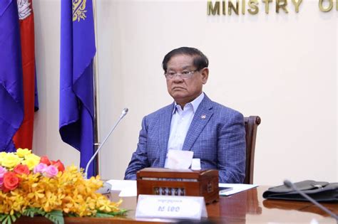 សម្តេចក្រឡាហោម ស ខេង ស្នើពន្យាពេលផ្តល់អត្តសញ្ញាណប័ណ្ណជូនពលរដ្ឋ