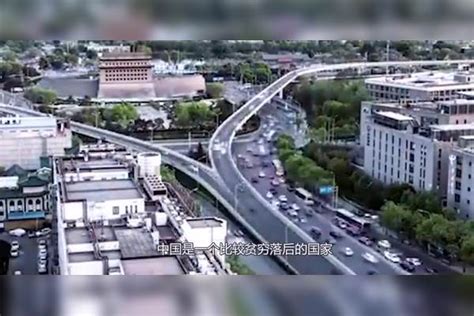 美国大婶来中国炫富，刚一下飞机就急了：原来我被骗了这么多年！飞机大婶中国